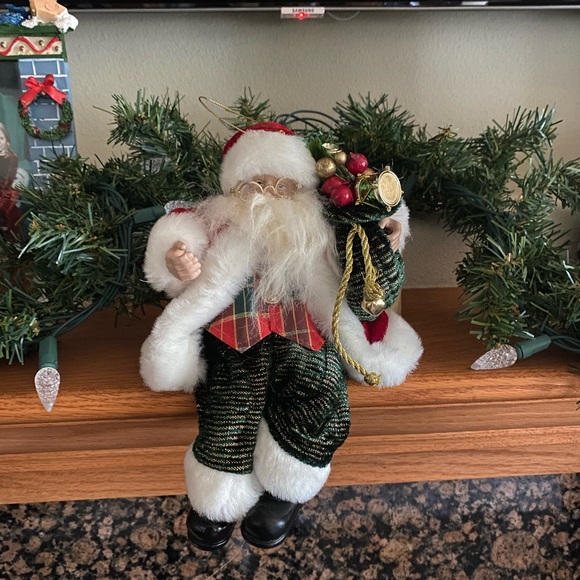 Holiday | Ledge Sitting Santa | Poshmark